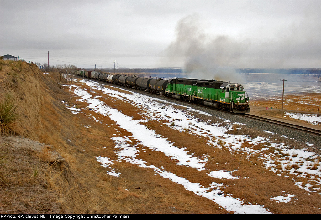 BNSF 2702 and BNSF 2358 lead L-COL6131-19I